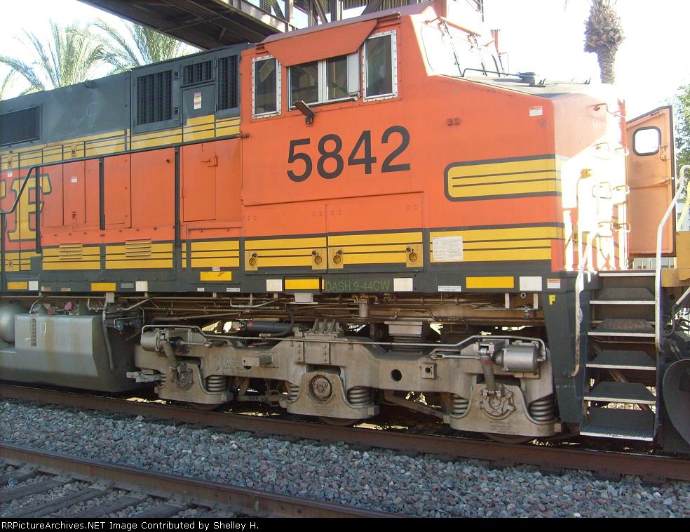 BNSF 5842 with it's door open